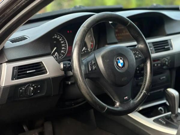 Black BMW 320 2005 in Jelgava, with an engine capacity of 2.00 L and mileage of 350 thousand km for 2990 €, photo 7 on AUTOMOTO.COM.LV