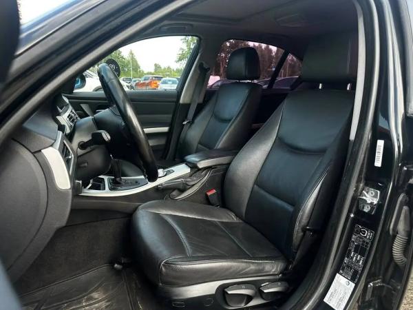 Black BMW 320 2005 in Jelgava, with an engine capacity of 2.00 L and mileage of 350 thousand km for 2990 €, photo 8 on AUTOMOTO.COM.LV