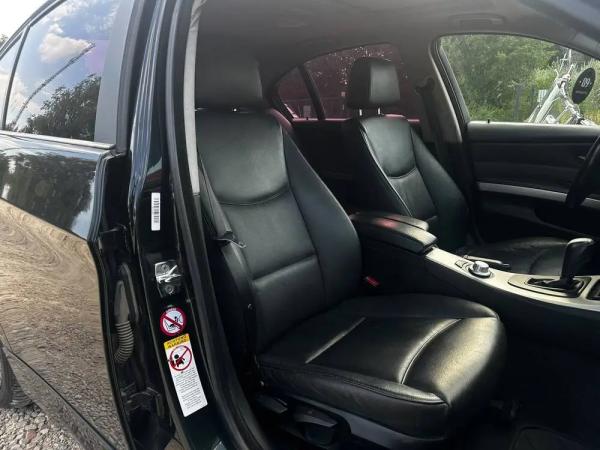 Black BMW 320 2005 in Jelgava, with an engine capacity of 2.00 L and mileage of 350 thousand km for 2990 €, photo 9 on AUTOMOTO.COM.LV