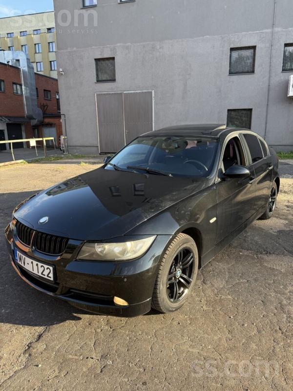 Black BMW 320 2005 in Riga, with an engine capacity of 2.00 L and mileage of 215 thousand km for 3800 €, photo 1 on AUTOMOTO.COM.LV