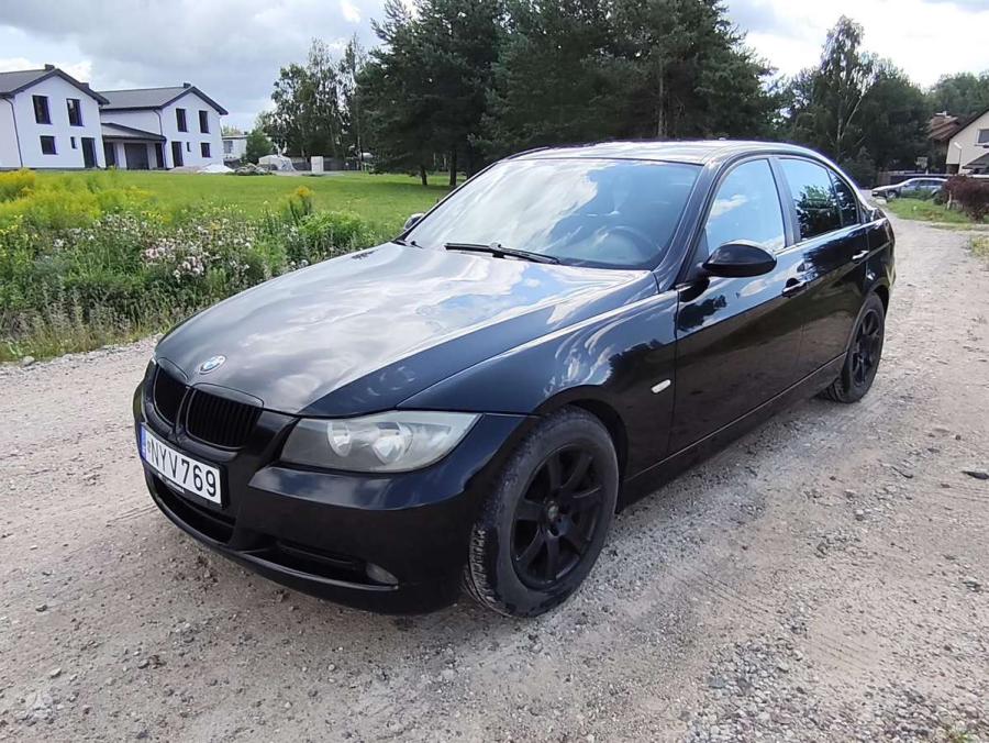 Black BMW 320 2005 in Vilnius, with an engine capacity of 2.00 L and mileage of 395 thousand km for 1500 €, photo 1 on AUTOMOTO.COM.LV