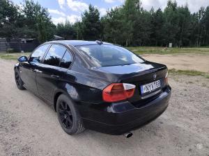 Black BMW 320 2005 in Vilnius, with an engine capacity of 2.00 L and mileage of 395 thousand km for 1500 €, photo 4 on AUTOMOTO.COM.LV