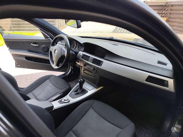 Melns BMW 320 2005 Viļņa, ar dzinēja tilpumu 2.00 L un nobraukumu 395 tūkst. km par 1500 €, foto 6 vietnē AUTOMOTO.COM.LV