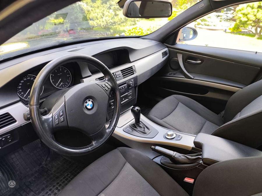 Black BMW 320 2005 in Vilnius, with an engine capacity of 2.00 L and mileage of 395 thousand km for 1500 €, photo 7 on AUTOMOTO.COM.LV