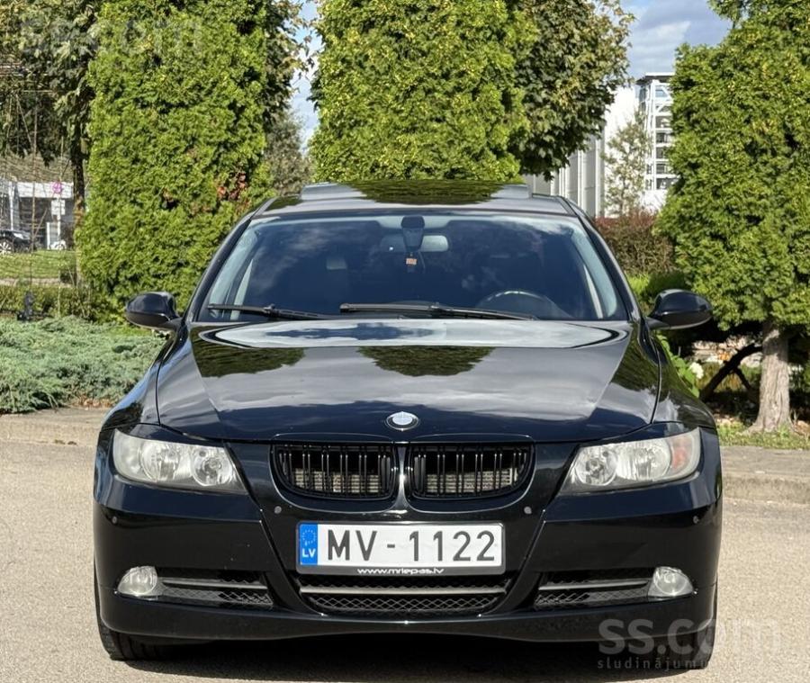 Black BMW 320 2005 in Riga, with an engine capacity of 2.00 L and mileage of 215 thousand km for 2950 €, photo 3 on AUTOMOTO.COM.LV