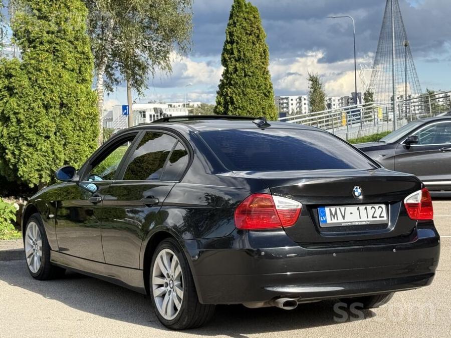 Black BMW 320 2005 in Riga, with an engine capacity of 2.00 L and mileage of 215 thousand km for 2950 €, photo 5 on AUTOMOTO.COM.LV