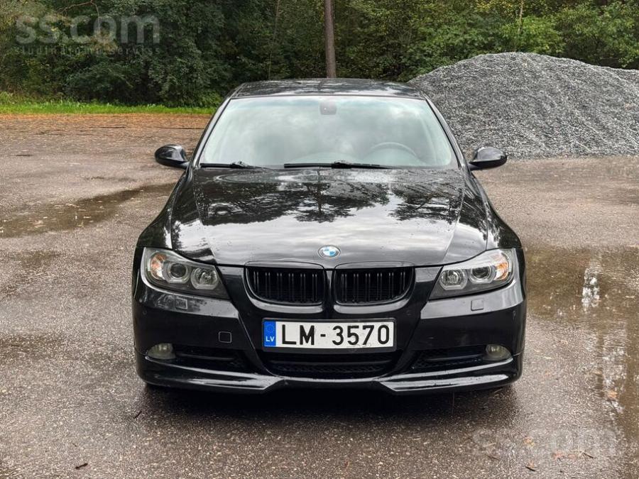 Black BMW 320 2005 in Riga, with an engine capacity of 2.00 L and mileage of 323 thousand km for 4000 €, photo 1 on AUTOMOTO.COM.LV