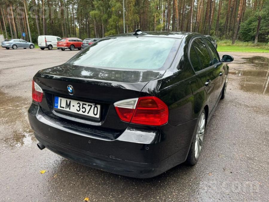 Black BMW 320 2005 in Riga, with an engine capacity of 2.00 L and mileage of 323 thousand km for 4000 €, photo 6 on AUTOMOTO.COM.LV