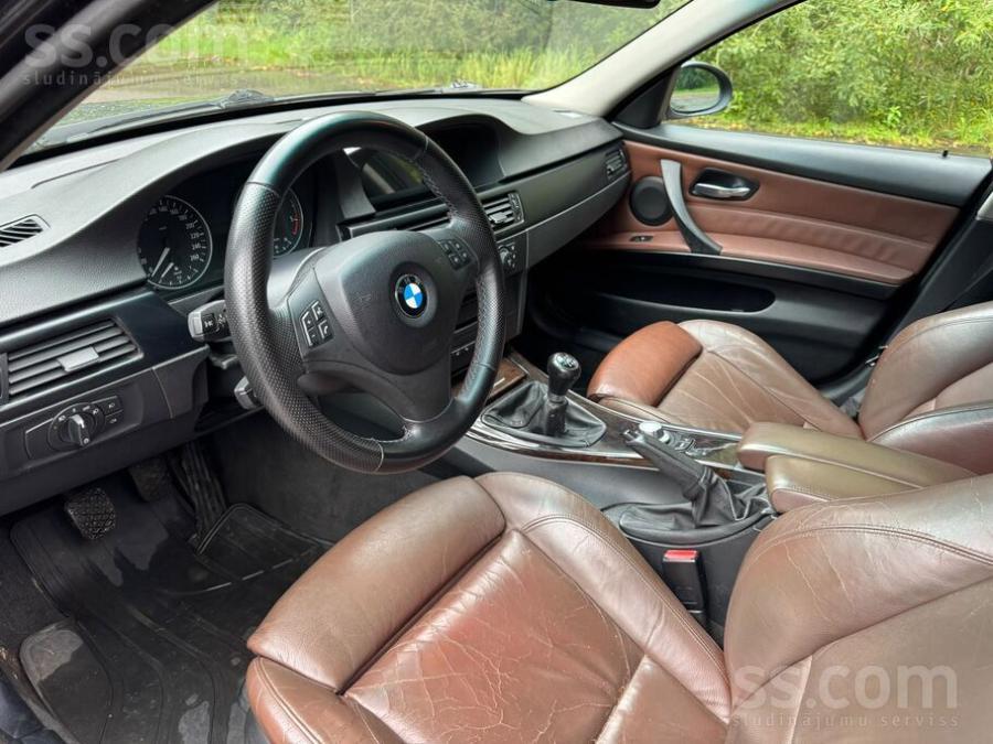 Black BMW 320 2005 in Riga, with an engine capacity of 2.00 L and mileage of 323 thousand km for 4000 €, photo 7 on AUTOMOTO.COM.LV