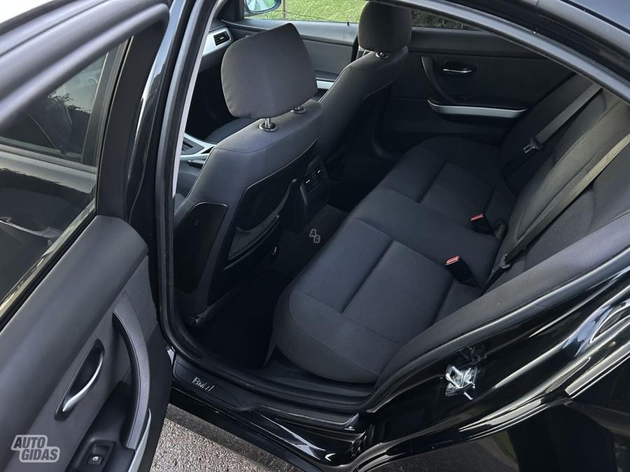 Melns BMW 320 2005 Marijampole, ar dzinēja tilpumu 2.00 L un nobraukumu 258 tūkst. km par 4200 €, foto 13 vietnē AUTOMOTO.COM.LV