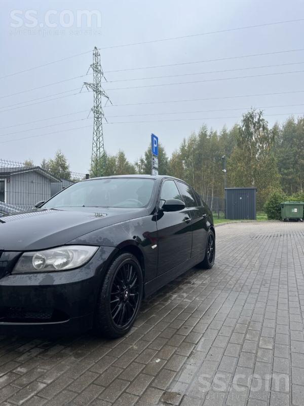 Black BMW 320 2005 in Dobele, with an engine capacity of 2.00 L and mileage of 357 thousand km for 3200 €, photo 3 on AUTOMOTO.COM.LV