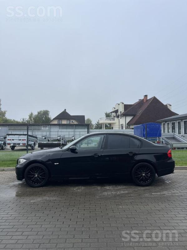 Black BMW 320 2005 in Dobele, with an engine capacity of 2.00 L and mileage of 357 thousand km for 3200 €, photo 4 on AUTOMOTO.COM.LV
