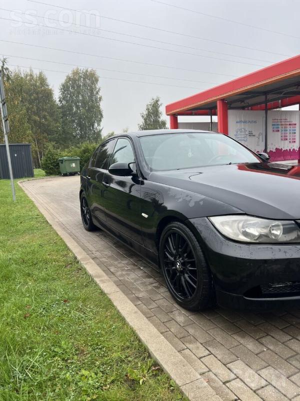 Black BMW 320 2005 in Dobele, with an engine capacity of 2.00 L and mileage of 357 thousand km for 3200 €, photo 6 on AUTOMOTO.COM.LV