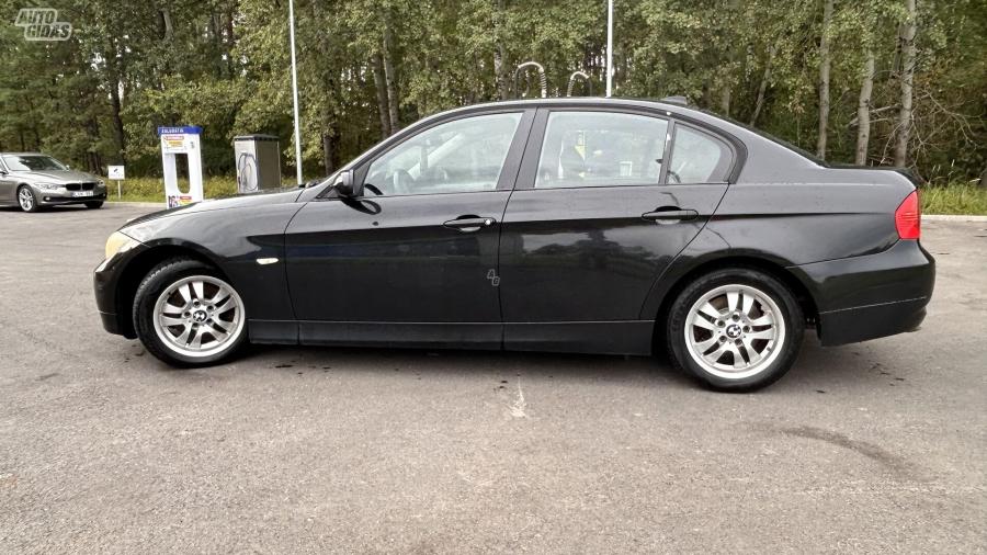 Melns BMW 320 2005 Kauņa, ar dzinēja tilpumu 2.00 L un nobraukumu 400 tūkst. km par 2400 €, foto 4 vietnē AUTOMOTO.COM.LV