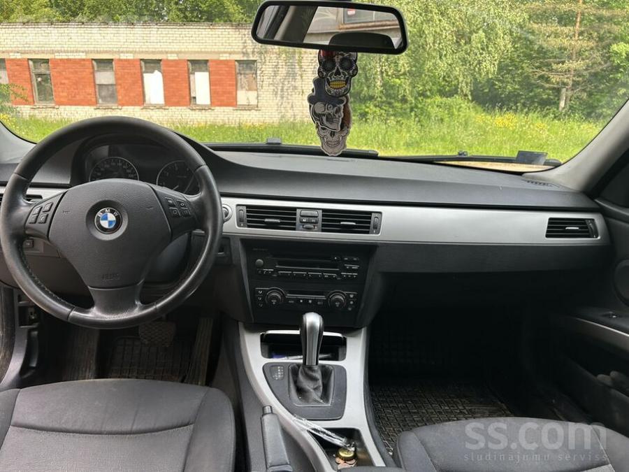 Black BMW 320 2006 in Riga, with an engine capacity of 2.00 L and mileage of 260 thousand km for 9000 €, photo 3 on AUTOMOTO.COM.LV