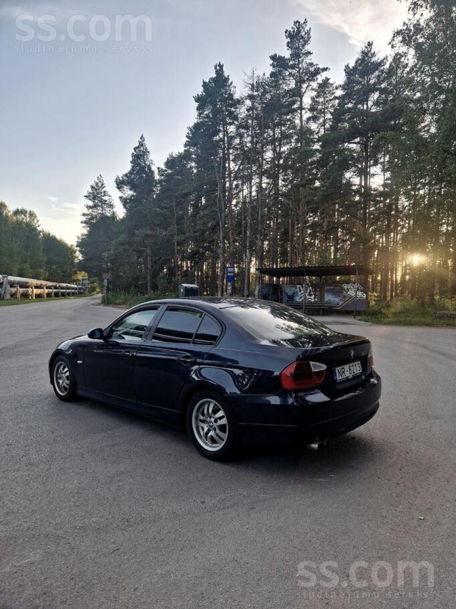 Black BMW 320 2006 in Riga, with an engine capacity of 2.00 L and mileage of 330 thousand km for 3000 €, photo 2 on AUTOMOTO.COM.LV