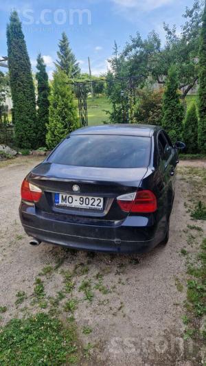 Black BMW 320 2006 in Cesis, with an engine capacity of 2.00 L and mileage of 247 thousand km for 4000 €, photo 2 on AUTOMOTO.COM.LV