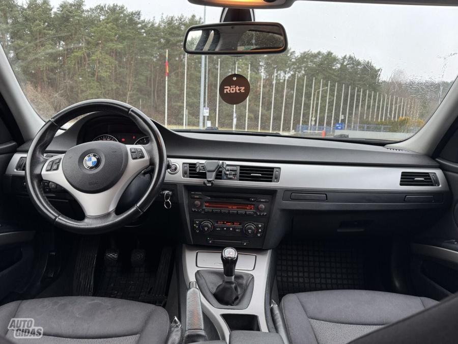 Black BMW 320 2006 in Vilnius, with an engine capacity of 2.00 L and mileage of 251 thousand km for 2300 €, photo 5 on AUTOMOTO.COM.LV