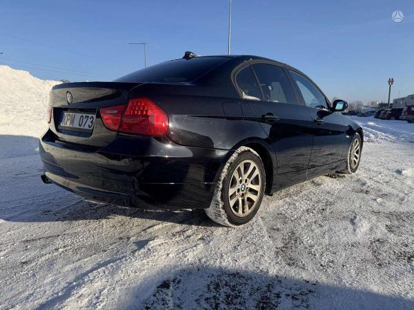 Melns BMW 320 2006 Kauņa, ar dzinēja tilpumu 2.00 L un nobraukumu 352 tūkst. km par 3900 €, foto 6 vietnē AUTOMOTO.COM.LV