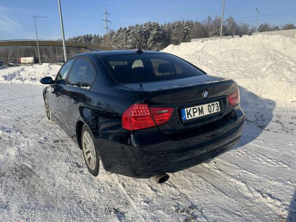 Melns BMW 320 2006 Kauņa, ar dzinēja tilpumu 2.00 L un nobraukumu 352 tūkst. km par 3900 €, foto 9 vietnē AUTOMOTO.COM.LV