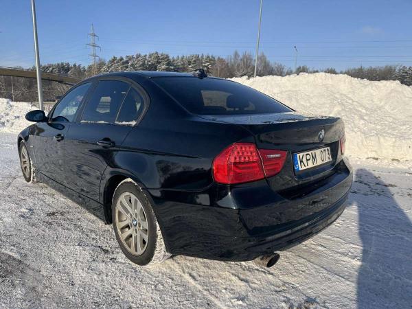 Melns BMW 320 2006 Kauņa, ar dzinēja tilpumu 2.00 L un nobraukumu 352 tūkst. km par 3900 €, foto 10 vietnē AUTOMOTO.COM.LV