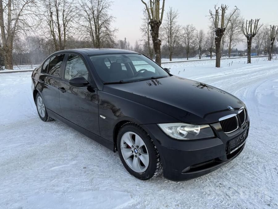 Black BMW 320 2006 in Ogre, with an engine capacity of 2.00 L and mileage of 261 thousand km for 3699 €, photo 3 on AUTOMOTO.COM.LV