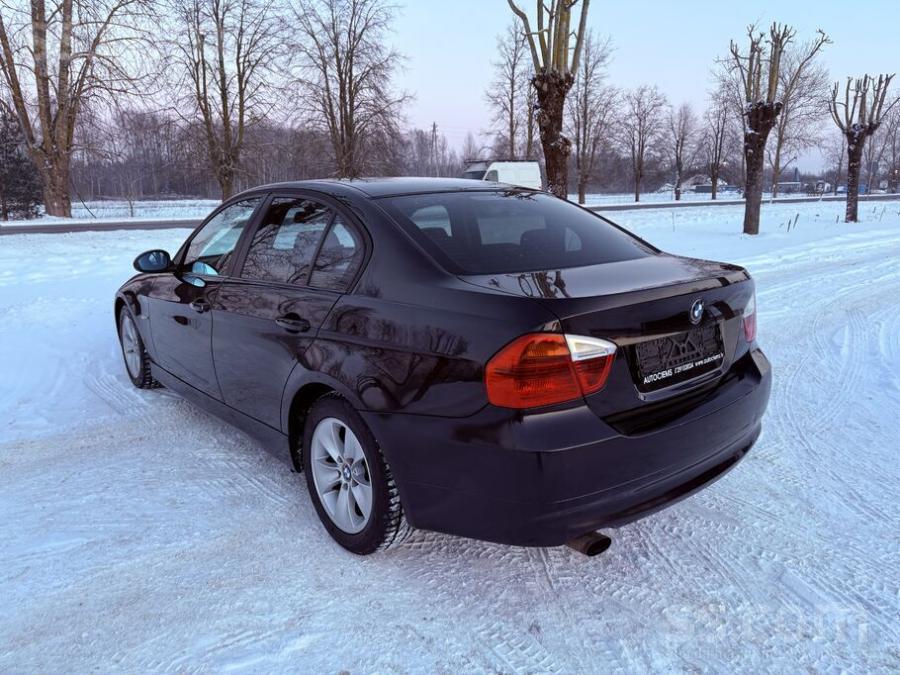 Black BMW 320 2006 in Ogre, with an engine capacity of 2.00 L and mileage of 261 thousand km for 3699 €, photo 4 on AUTOMOTO.COM.LV