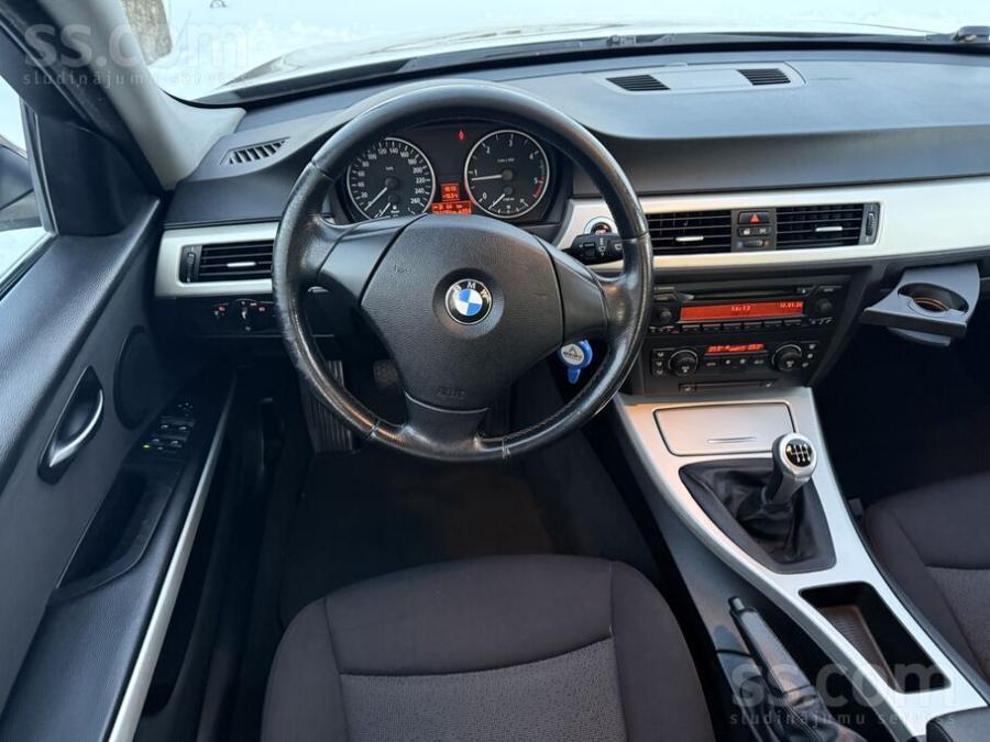 Black BMW 320 2006 in Ogre, with an engine capacity of 2.00 L and mileage of 261 thousand km for 3699 €, photo 10 on AUTOMOTO.COM.LV