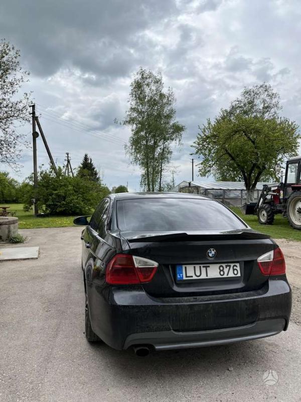 Melns BMW 320 2006 Marijampole, ar dzinēja tilpumu 2.00 L un nobraukumu 442 tūkst. km par 3000 €, foto 4 vietnē AUTOMOTO.COM.LV