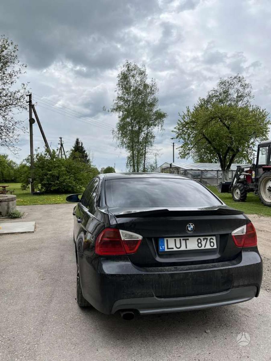 Black BMW 320 2006 in Marijampole, with an engine capacity of 2.00 L and mileage of 442 thousand km for 3000 €, photo 4 on AUTOMOTO.COM.LV