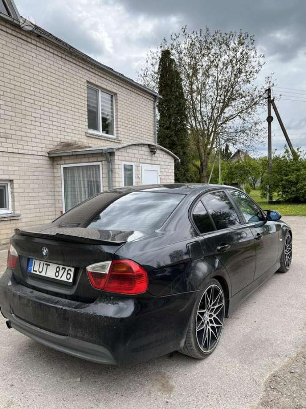 Melns BMW 320 2006 Marijampole, ar dzinēja tilpumu 2.00 L un nobraukumu 442 tūkst. km par 3000 €, foto 8 vietnē AUTOMOTO.COM.LV