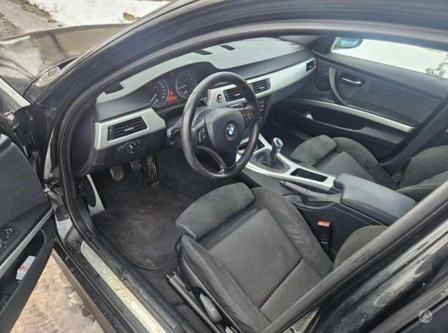 Melns BMW 320 2006 Vilkaviškis, ar dzinēja tilpumu 2.00 L un nobraukumu 176 tūkst. km par 4100 €, foto 4 vietnē AUTOMOTO.COM.LV
