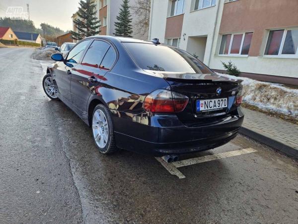 Melns BMW 320 2006 Ignalina, ar dzinēja tilpumu 2.00 L un nobraukumu 243 tūkst. km par 3850 €, foto 4 vietnē AUTOMOTO.COM.LV