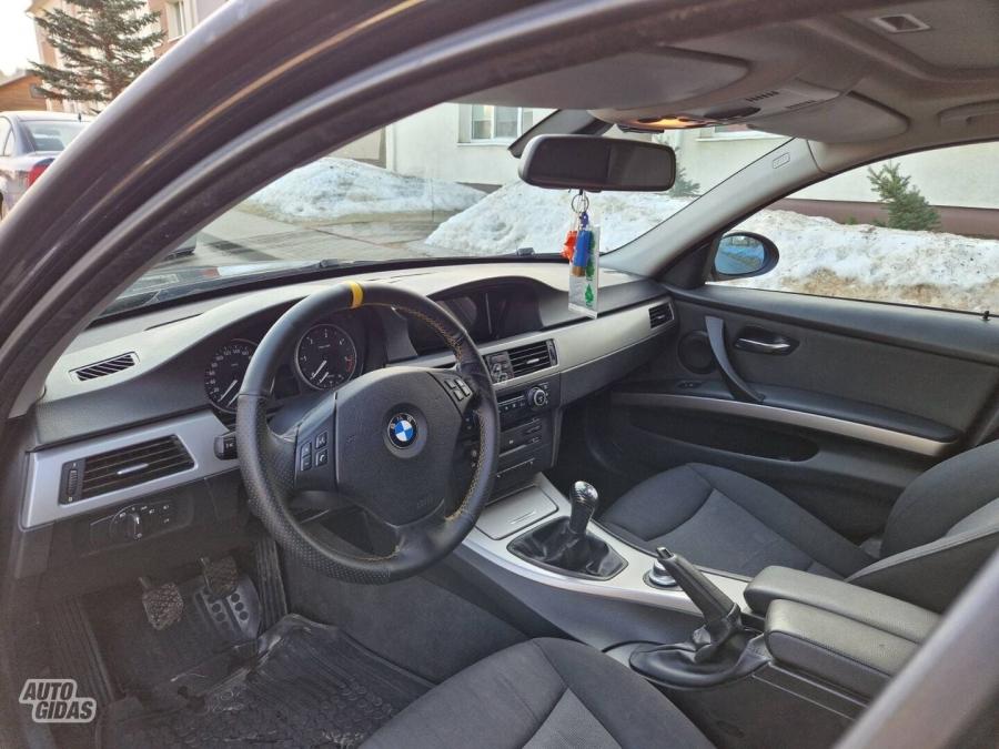 Melns BMW 320 2006 Ignalina, ar dzinēja tilpumu 2.00 L un nobraukumu 243 tūkst. km par 3850 €, foto 7 vietnē AUTOMOTO.COM.LV