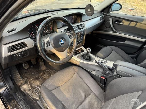Melns BMW 320 2006 Panevēža, ar dzinēja tilpumu 2.00 L un nobraukumu 375 tūkst. km par 2300 €, foto 5 vietnē AUTOMOTO.COM.LV