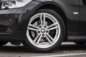 Black BMW 320 2006 in Riga, with an engine capacity of 2.00 L and mileage of 367 thousand km for 3850 €, photo 8 on AUTOMOTO.COM.LV
