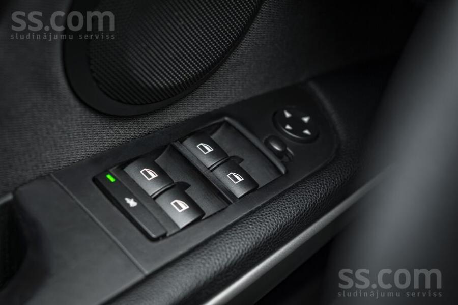 Black BMW 320 2006 in Riga, with an engine capacity of 2.00 L and mileage of 367 thousand km for 3850 €, photo 22 on AUTOMOTO.COM.LV
