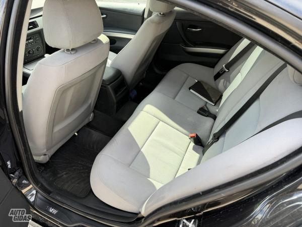 Melns BMW 320 2006 Raseiniai, ar dzinēja tilpumu 2.00 L un nobraukumu 268 tūkst. km par 1290 €, foto 7 vietnē AUTOMOTO.COM.LV