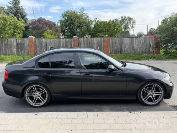 Black BMW 320 2006 in Riga, with an engine capacity of 2.00 L and mileage of 401 thousand km for 4000 €, photo 2 on AUTOMOTO.COM.LV