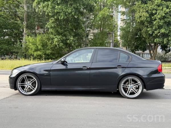 Black BMW 320 2006 in Riga, with an engine capacity of 2.00 L and mileage of 401 thousand km for 4000 €, photo 4 on AUTOMOTO.COM.LV
