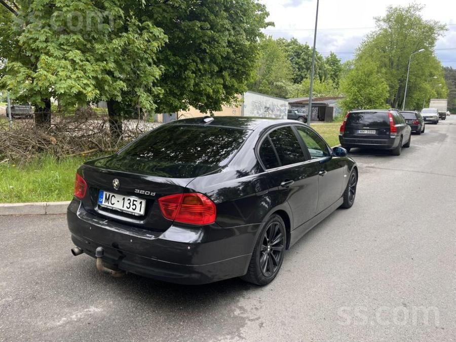 Black BMW 320 2006 in Riga, with an engine capacity of 2.00 L and mileage of 339 thousand km for 3150 €, photo 3 on AUTOMOTO.COM.LV