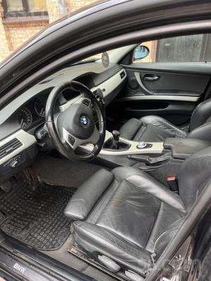 Black BMW 320 2006 in Riga, with an engine capacity of 2.00 L and mileage of 339 thousand km for 3150 €, photo 7 on AUTOMOTO.COM.LV