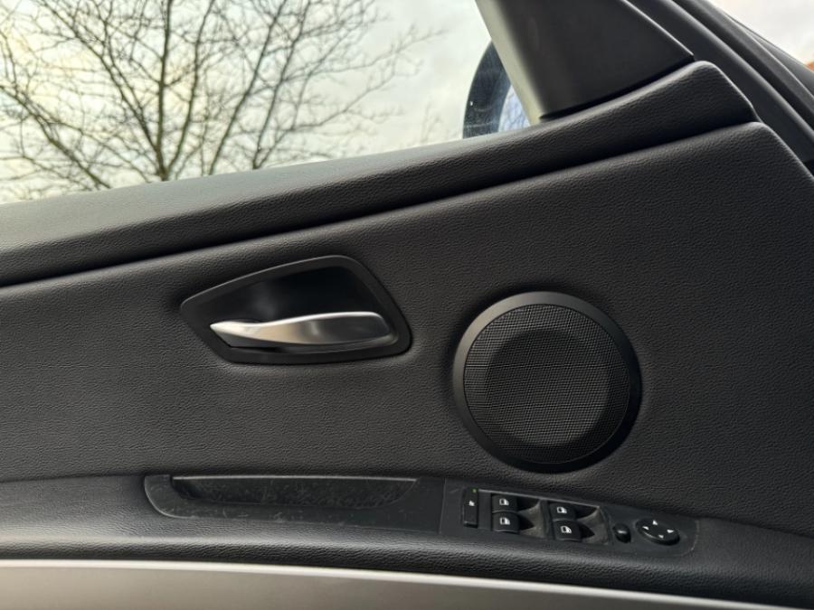 Melns BMW 320 2006 Rīga, ar dzinēja tilpumu 2.00 L un nobraukumu 305 tūkst. km par 3990 €, foto 3 vietnē AUTOMOTO.COM.LV