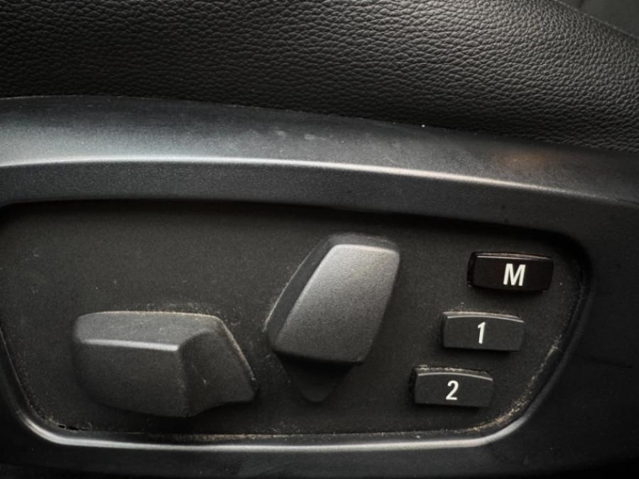 Melns BMW 320 2006 Rīga, ar dzinēja tilpumu 2.00 L un nobraukumu 305 tūkst. km par 3990 €, foto 4 vietnē AUTOMOTO.COM.LV