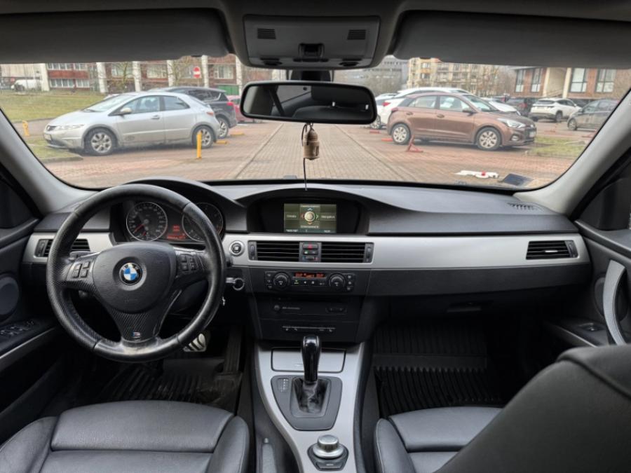 Melns BMW 320 2006 Rīga, ar dzinēja tilpumu 2.00 L un nobraukumu 305 tūkst. km par 3990 €, foto 16 vietnē AUTOMOTO.COM.LV