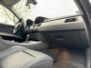 Melns BMW 320 2006 Rīga, ar dzinēja tilpumu 2.00 L un nobraukumu 305 tūkst. km par 3990 €, foto 19 vietnē AUTOMOTO.COM.LV