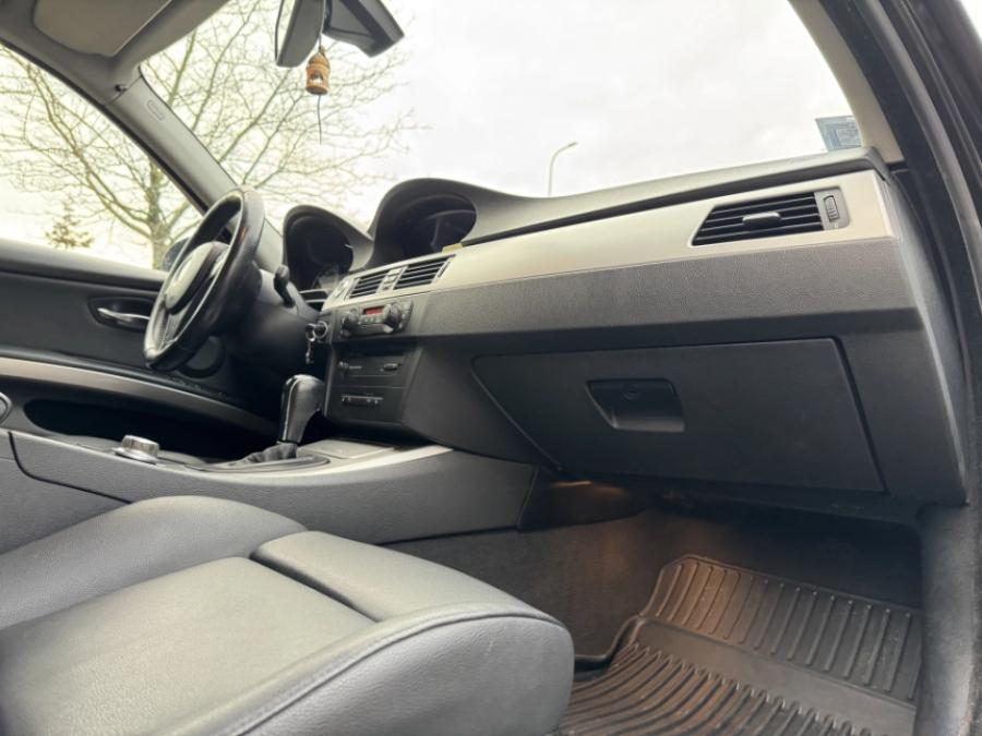 Melns BMW 320 2006 Rīga, ar dzinēja tilpumu 2.00 L un nobraukumu 305 tūkst. km par 3990 €, foto 19 vietnē AUTOMOTO.COM.LV