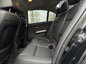 Melns BMW 320 2006 Rīga, ar dzinēja tilpumu 2.00 L un nobraukumu 305 tūkst. km par 3990 €, foto 20 vietnē AUTOMOTO.COM.LV