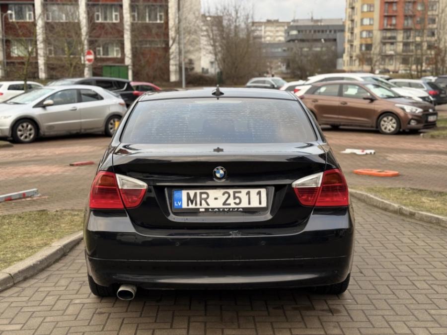 Melns BMW 320 2006 Rīga, ar dzinēja tilpumu 2.00 L un nobraukumu 305 tūkst. km par 3990 €, foto 26 vietnē AUTOMOTO.COM.LV