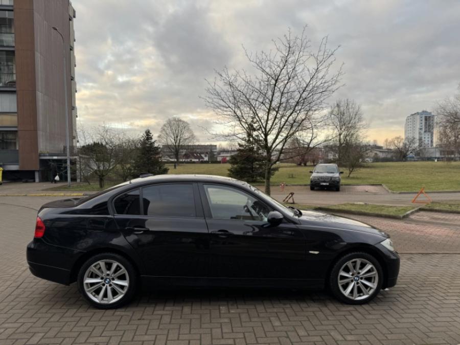 Melns BMW 320 2006 Rīga, ar dzinēja tilpumu 2.00 L un nobraukumu 305 tūkst. km par 3990 €, foto 27 vietnē AUTOMOTO.COM.LV